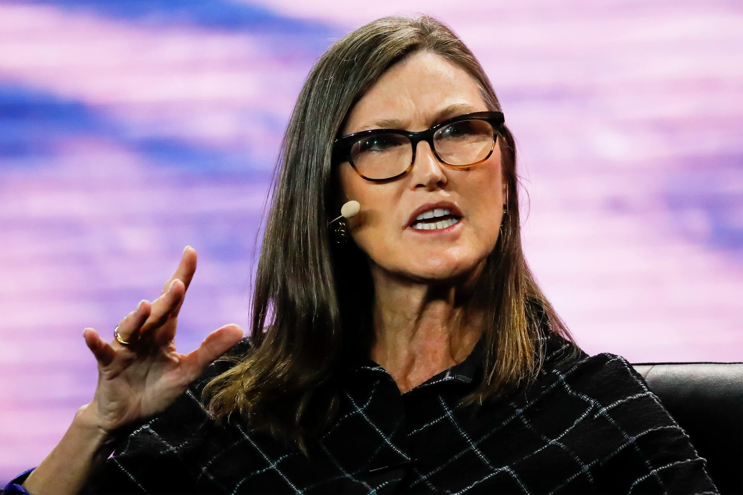 Cathie Wood abandonne Tesla ? – the billionaire